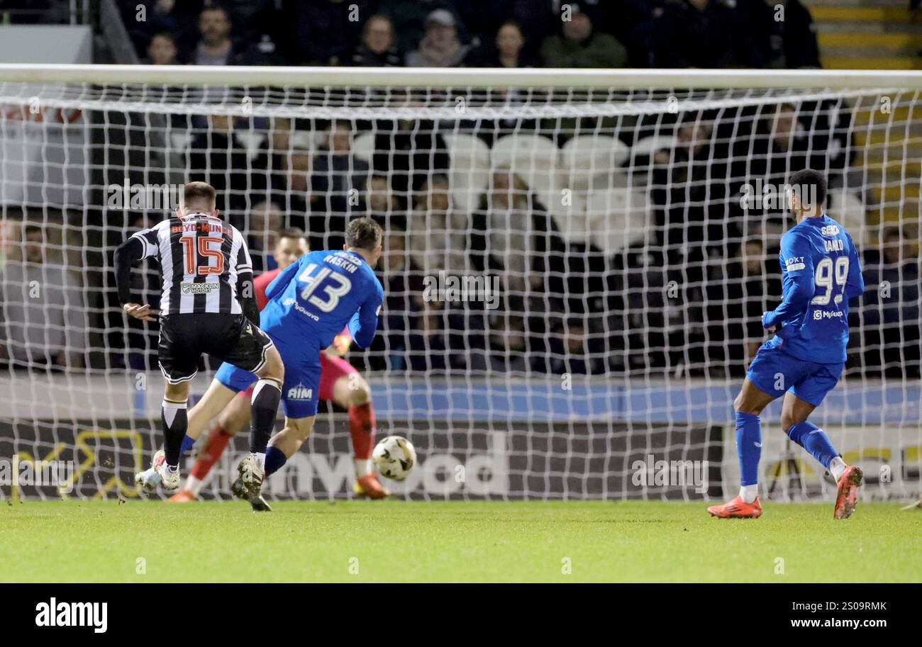 St Mirren's Caolan Boyd-Munce scores their side's second goal of the ...