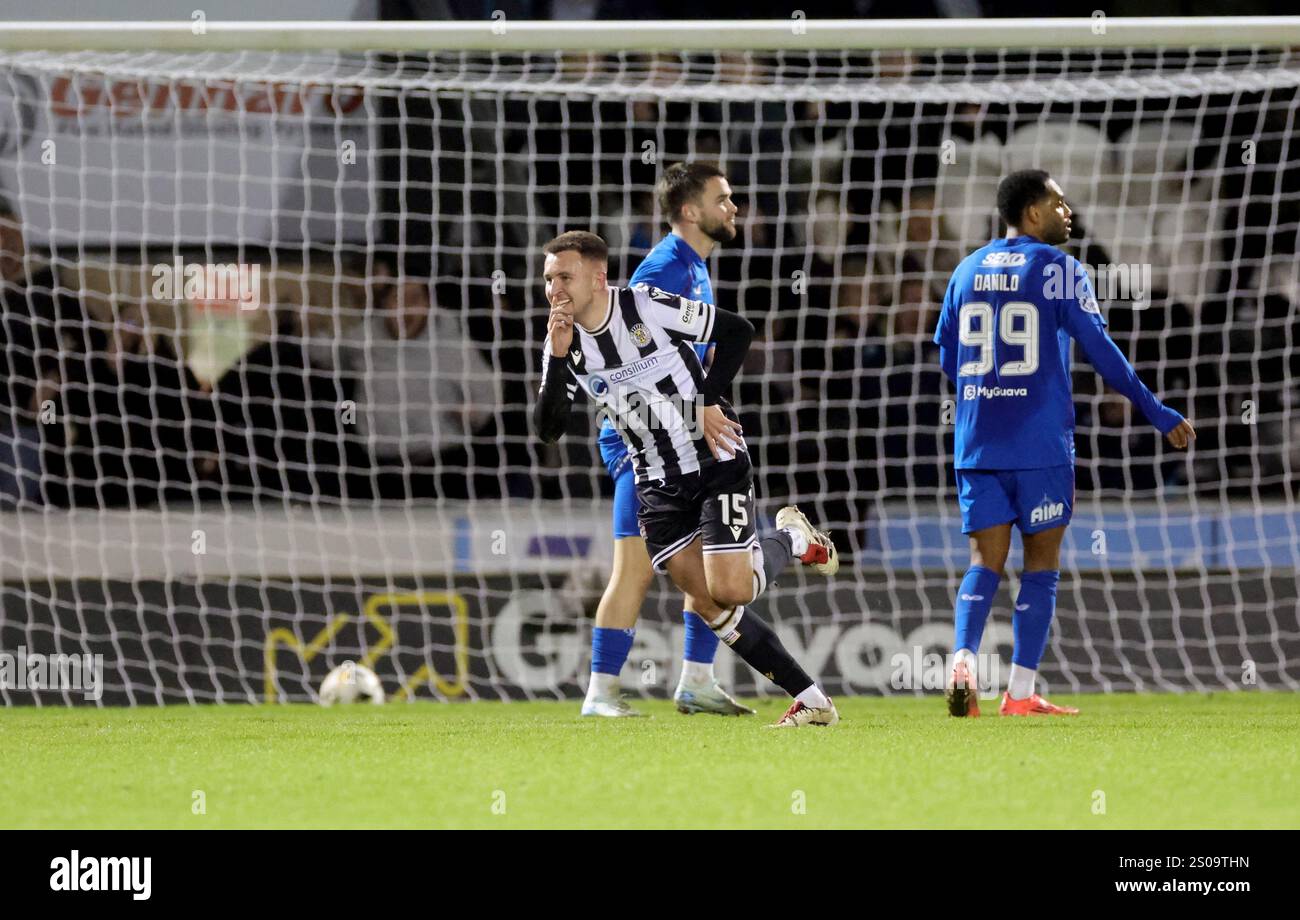 St Mirren's Caolan Boyd-Munce celebrates scoring their side's second ...