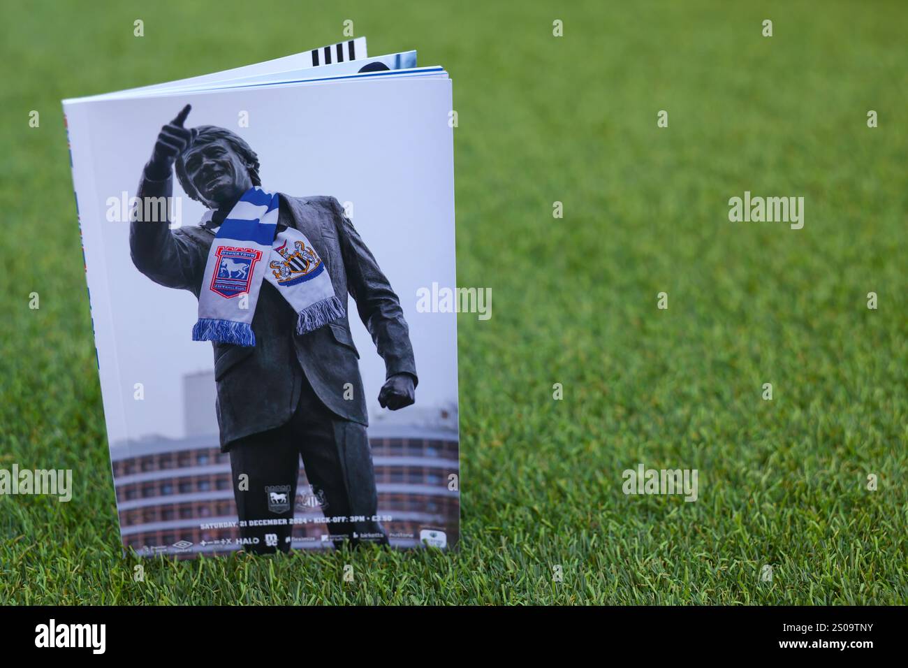 Matchday Programme featuring Sir Bobby Robson - Ipswich Town v ...