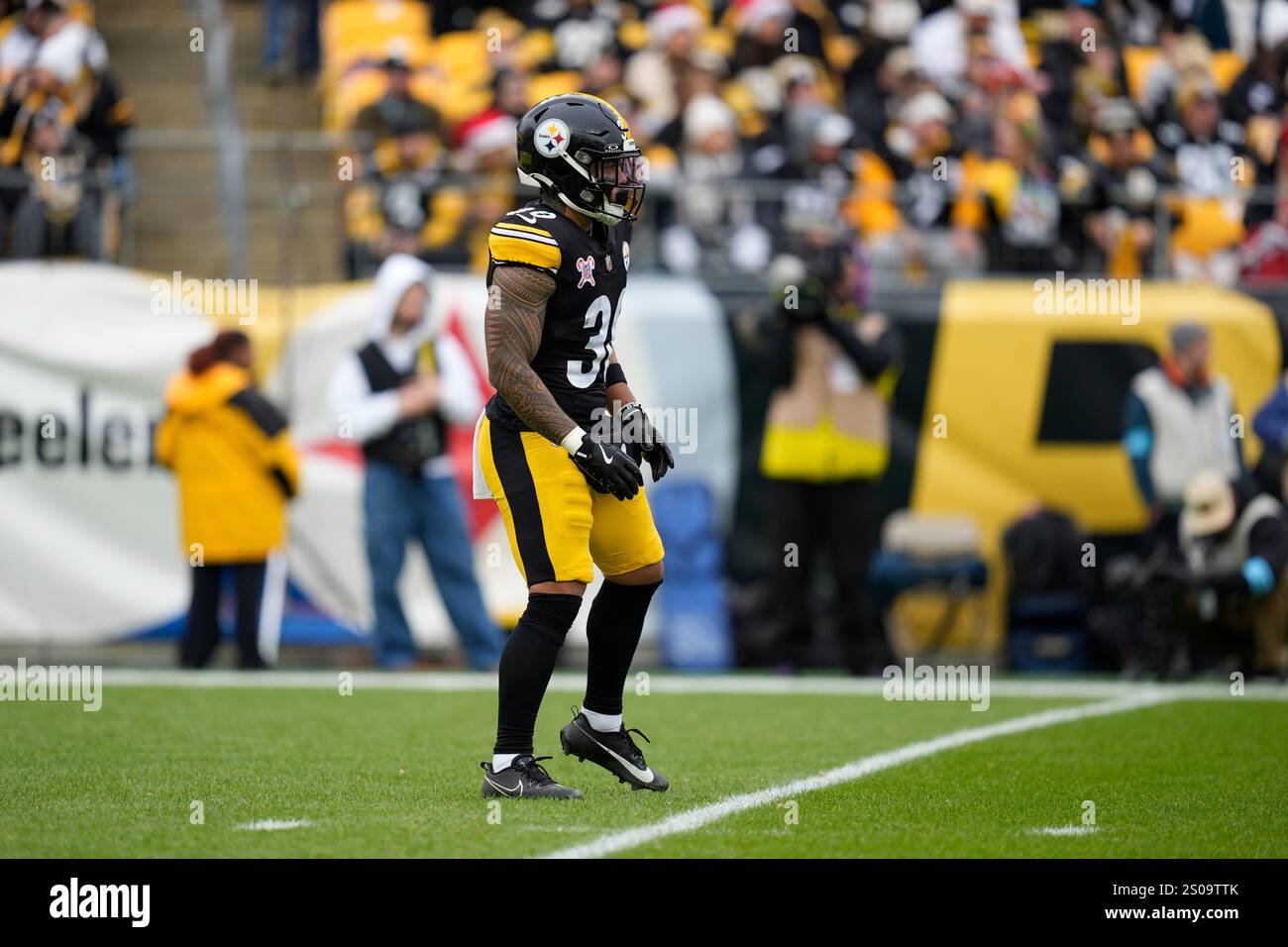 Pittsburgh, Pa, USA. 25th Dec, 2024. December 25, 2024: Jaylen Warren ...