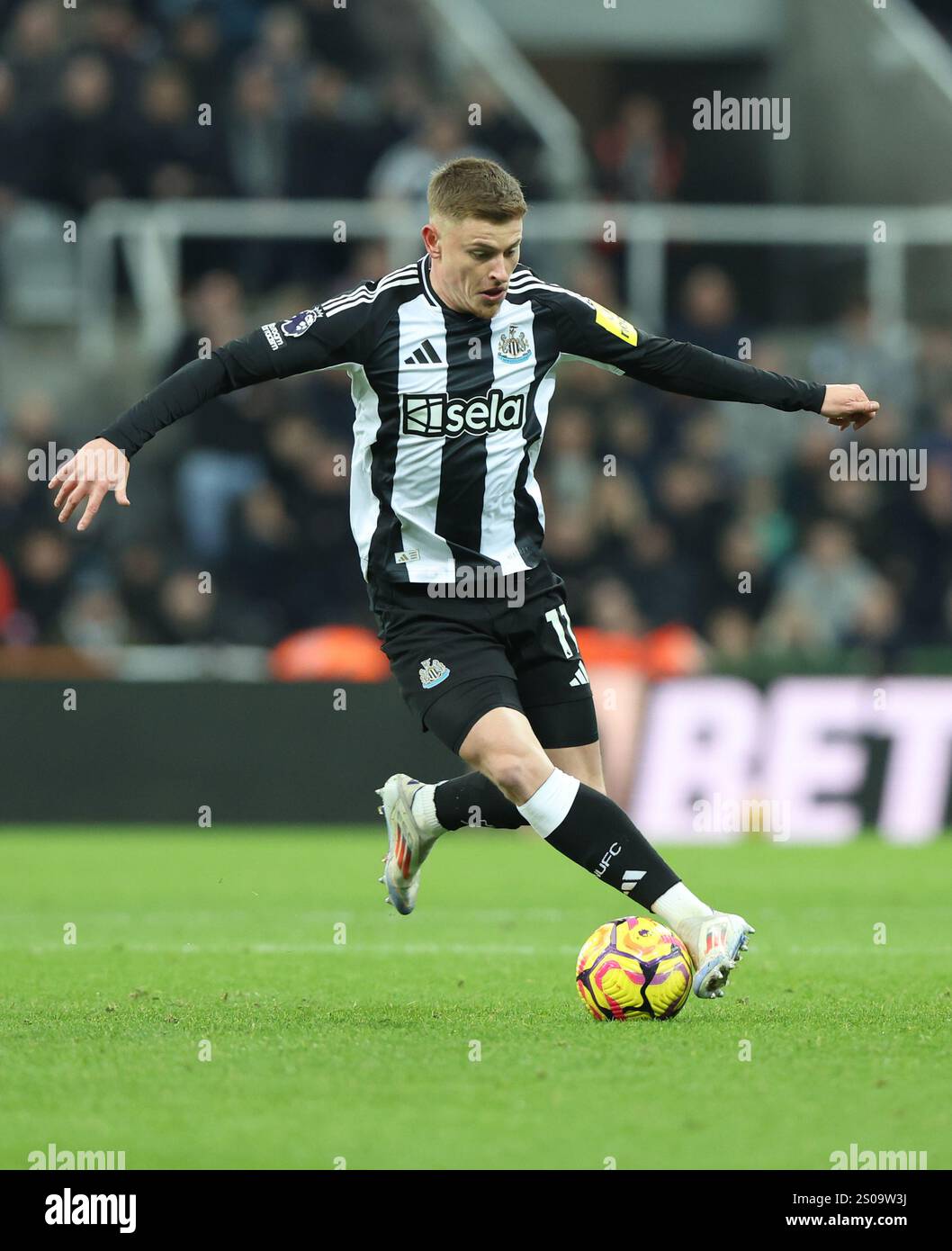 Newcastle Upon Tyne, UK. 26th Dec, 2024. Harvey Barnes of Newcastle ...