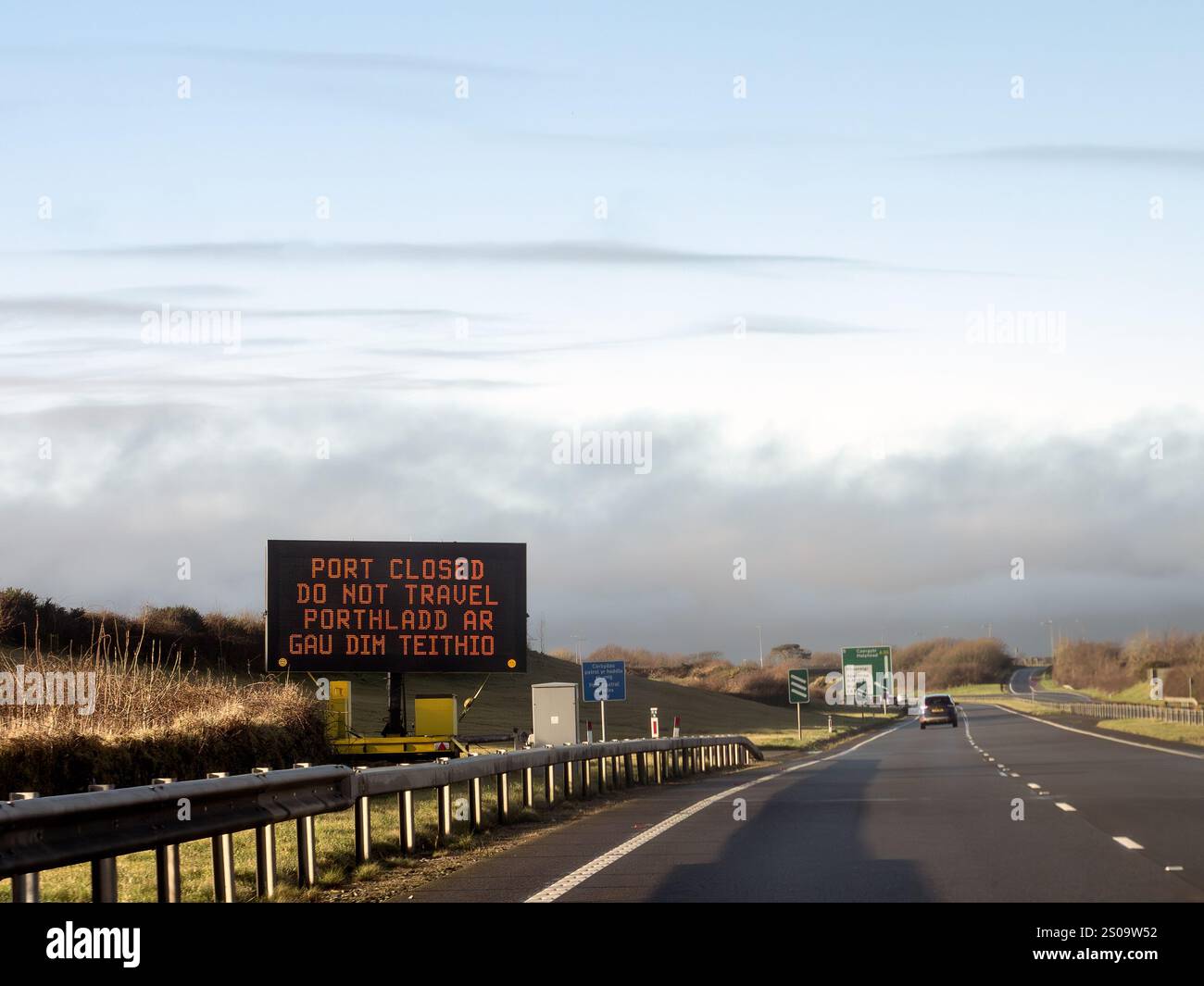 Roadside matrix sign hi-res stock photography and images - Alamy