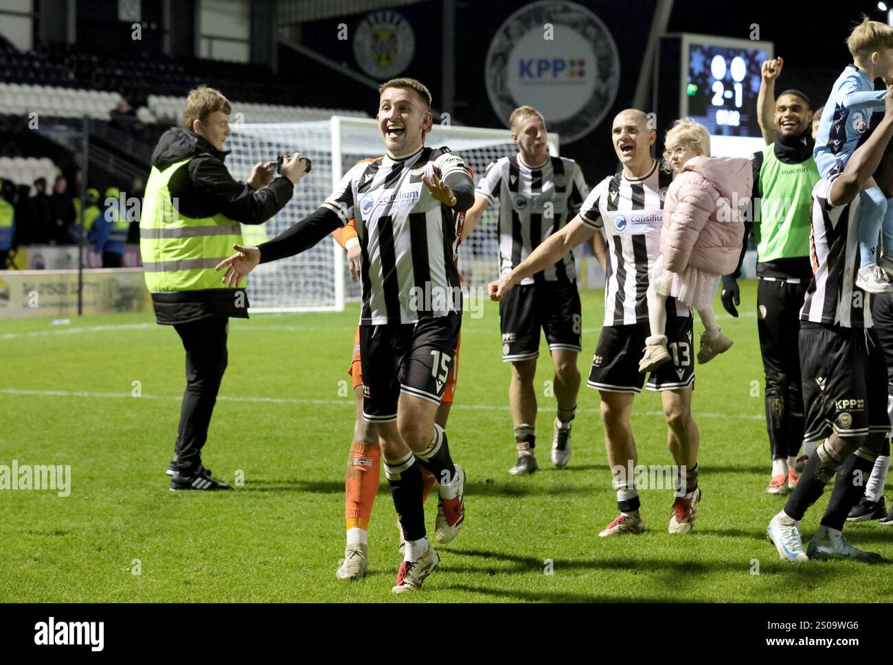 St Mirren players celebrate at the final whistle after the William Hill ...
