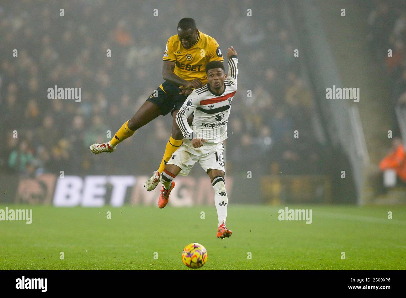 Toti Gomes of Wolverhampton Wanderers and Amad Diallo of Manchester ...