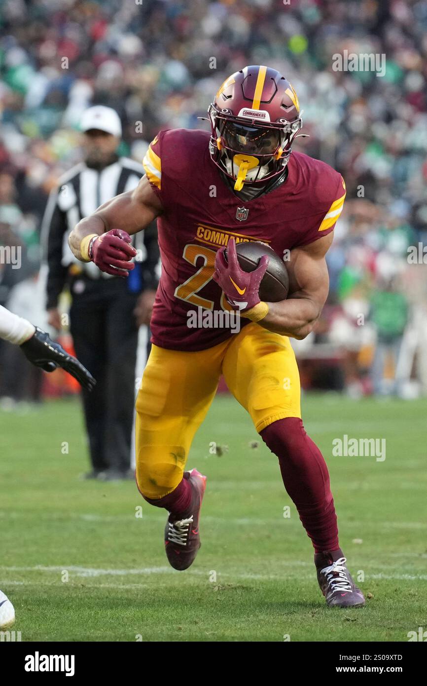 Washington Commanders running back Jeremy McNichols (26) rushes for a ...