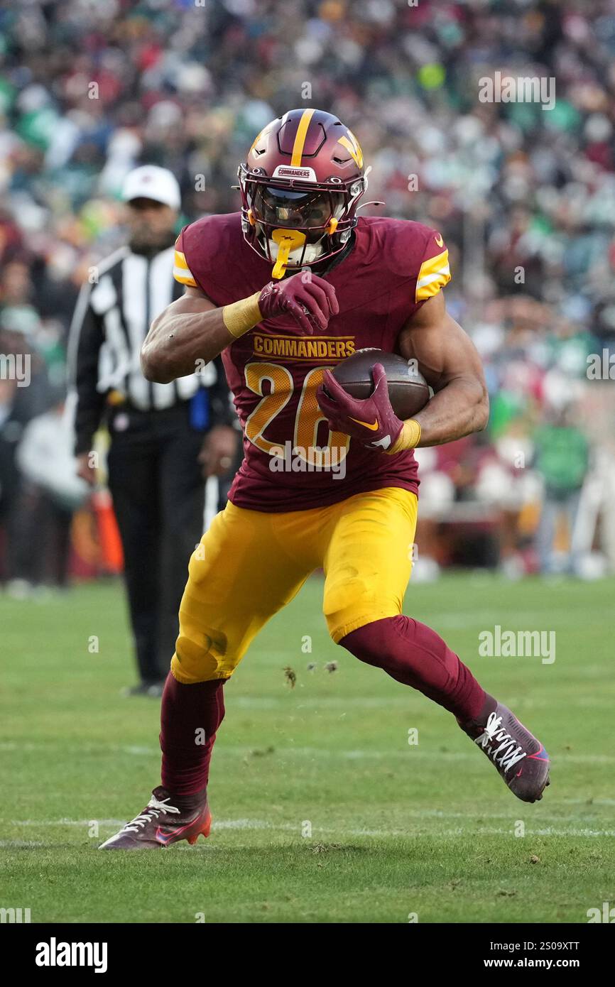 Washington Commanders running back Jeremy McNichols (26) rushes for a ...