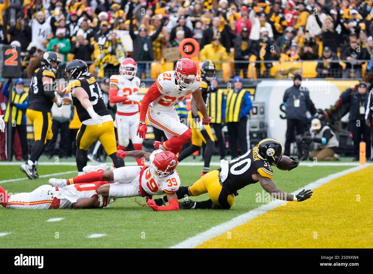 Pittsburgh, Pa, USA. 25th Dec, 2024. December 25, 2024: Jaylen Warren ...