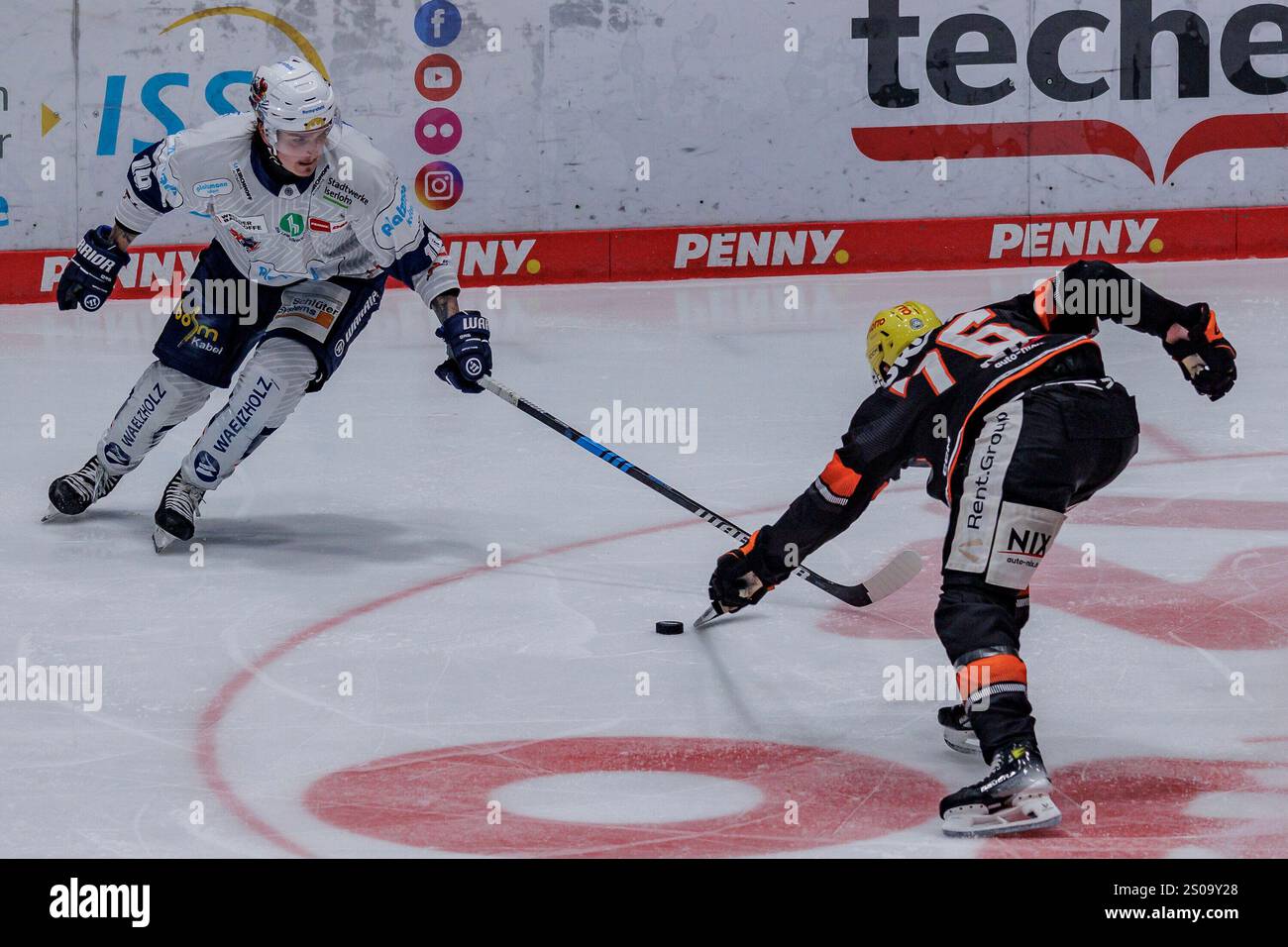 Frankfurt, Deutschland. 26th Dec, 2024. Daniel Wirt (L?wen Frankfurt ...