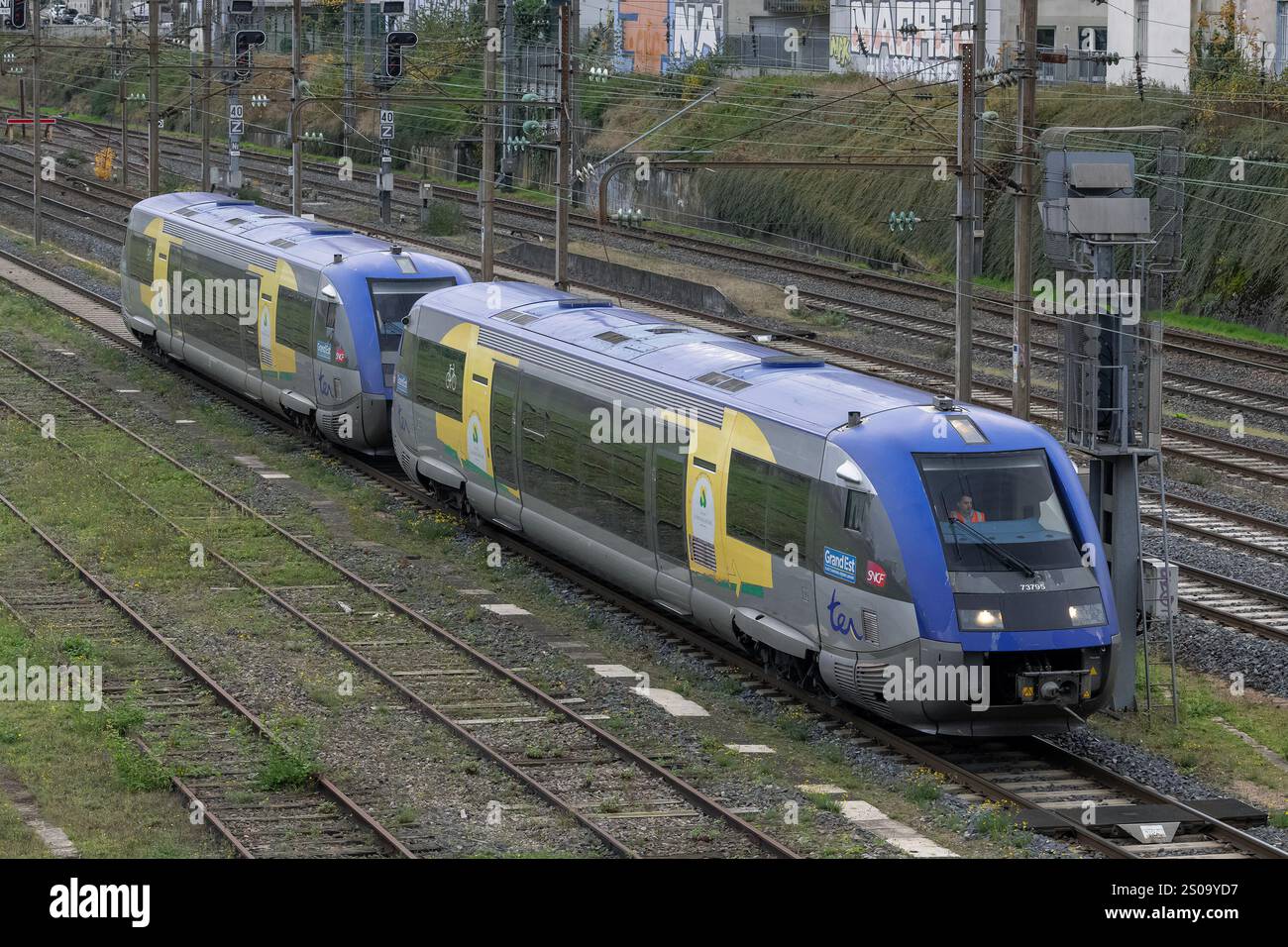 Nancy, France - View on a diesel multiple unit X 73500 arriving at Nancy station Stock Photo - Alamy