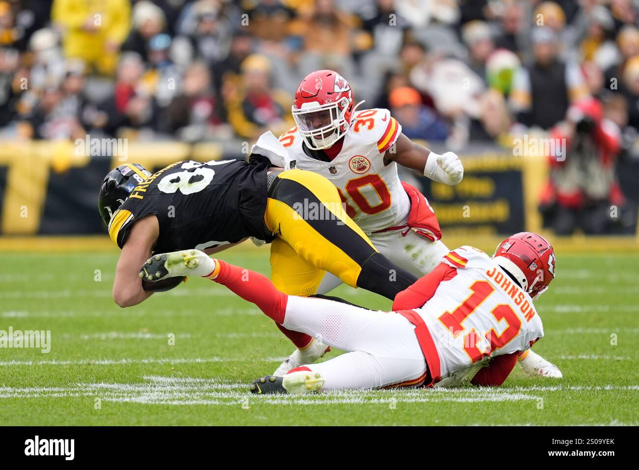 Pittsburgh, Pa, USA. 25th Dec, 2024. December 25, 2024: Pat Freiermuth ...