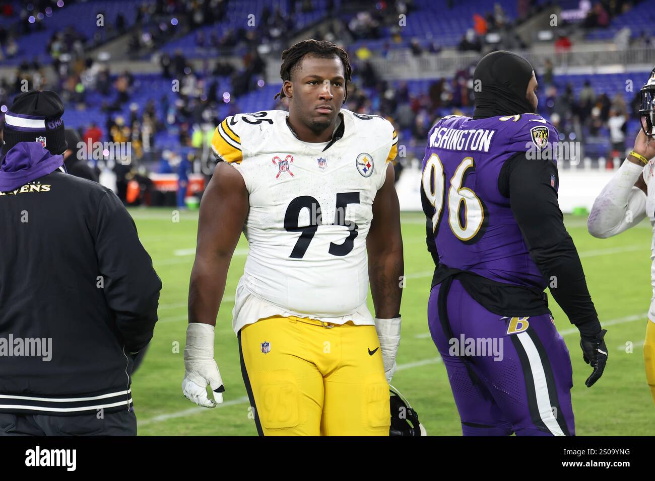 Pittsburgh Steelers linebacker Elandon Roberts (50) leaves the field ...