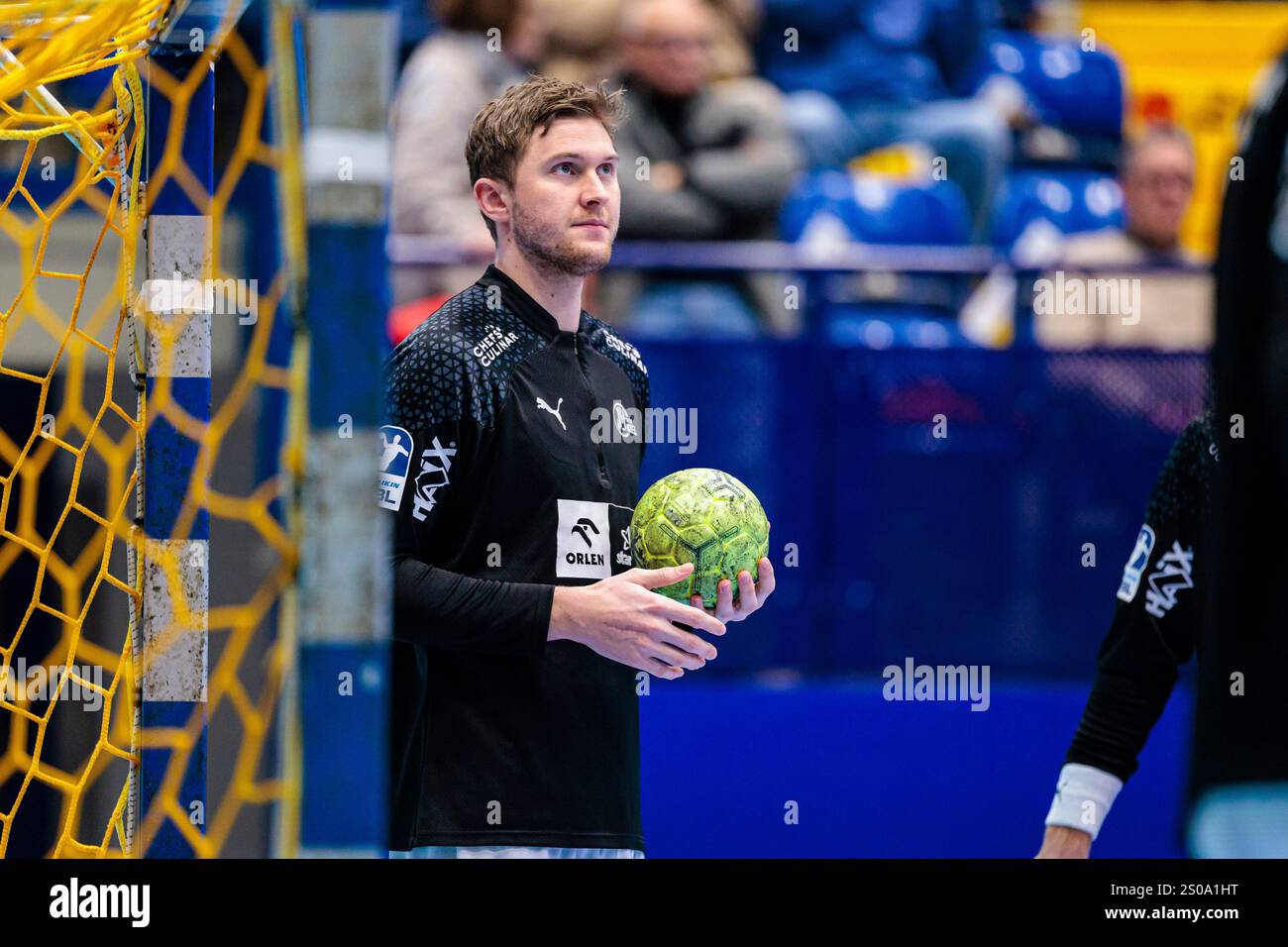 Lemgo, Deutschland. 26th Dec, 2024. Magnus Landin Jacobsen (THW Kiel ...