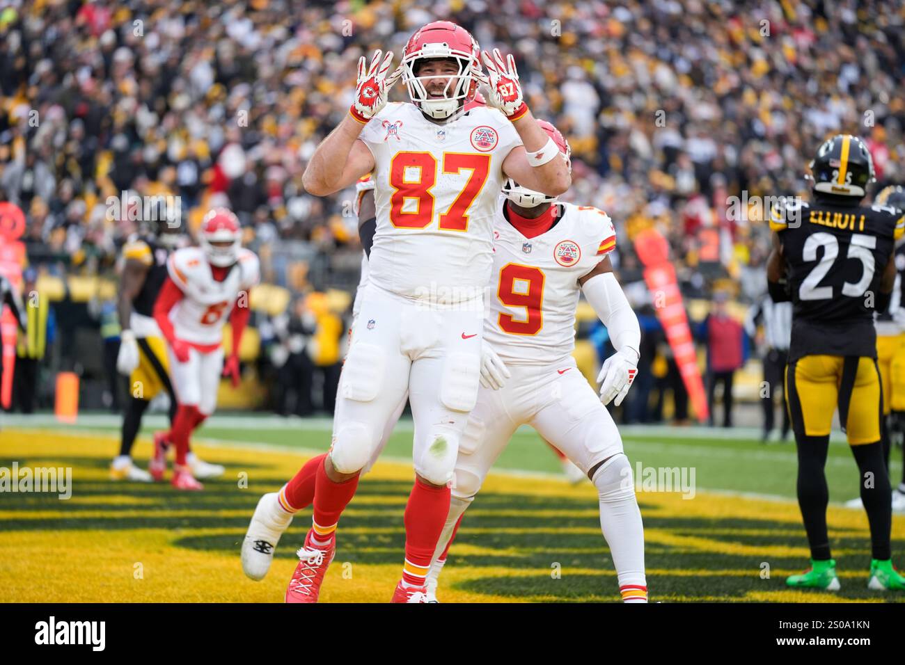 Pittsburgh, Pa, USA. 25th Dec, 2024. December 25, 2024: Travis Kelce ...
