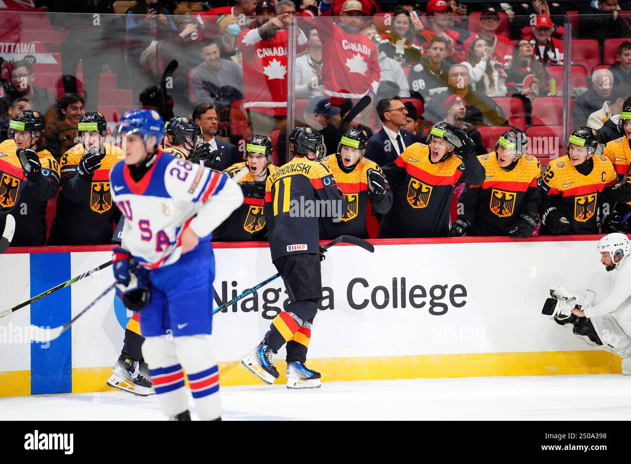 Germany forward David Lewandowski (11) celebrates after his goal with ...