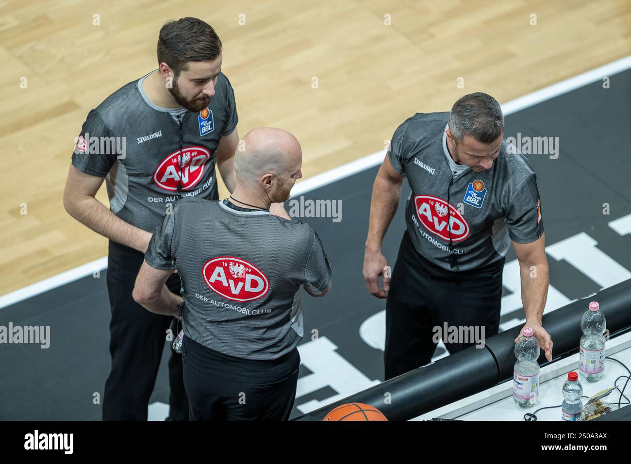 Benjamin Barth, Tamer Arik, Benedikt Loder (Schiedsrichter Team), GER ...