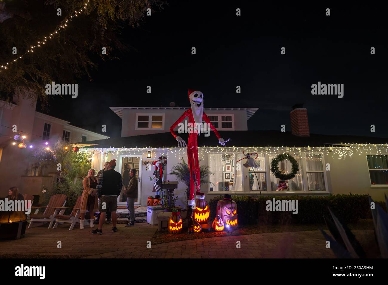 Torrance, United States. 21st Dec, 2024. Sleepy hollow Christmas lights ...