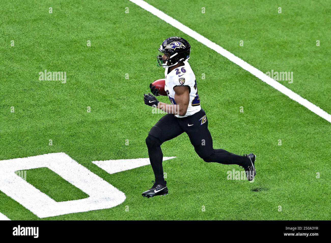 Baltimore Ravens running back Rasheen Ali (26) runs the ball in the ...