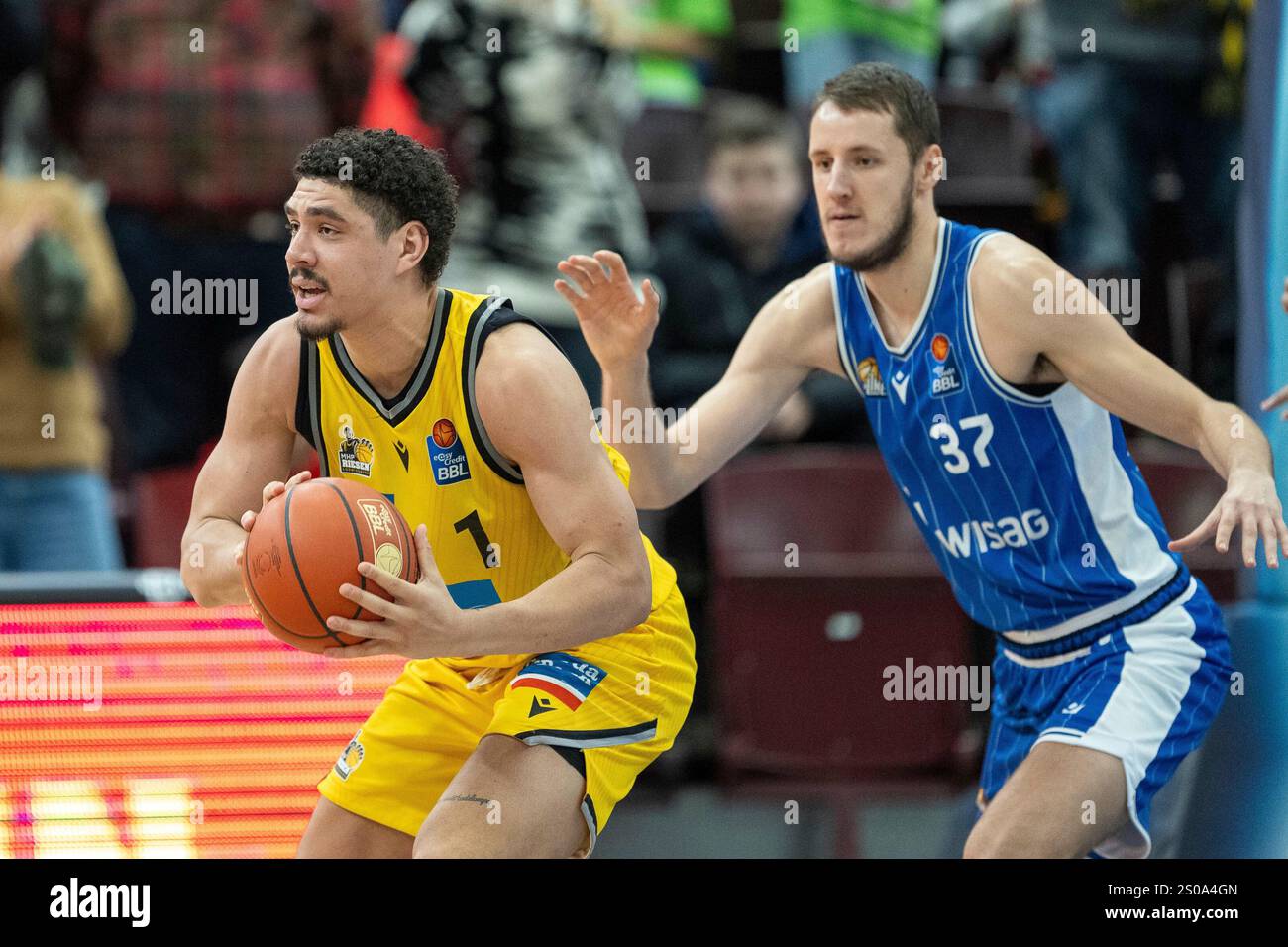 Ludwigsburg, Deutschland. 26th Dec, 2024. Joel Scott (MHP Riesen ...