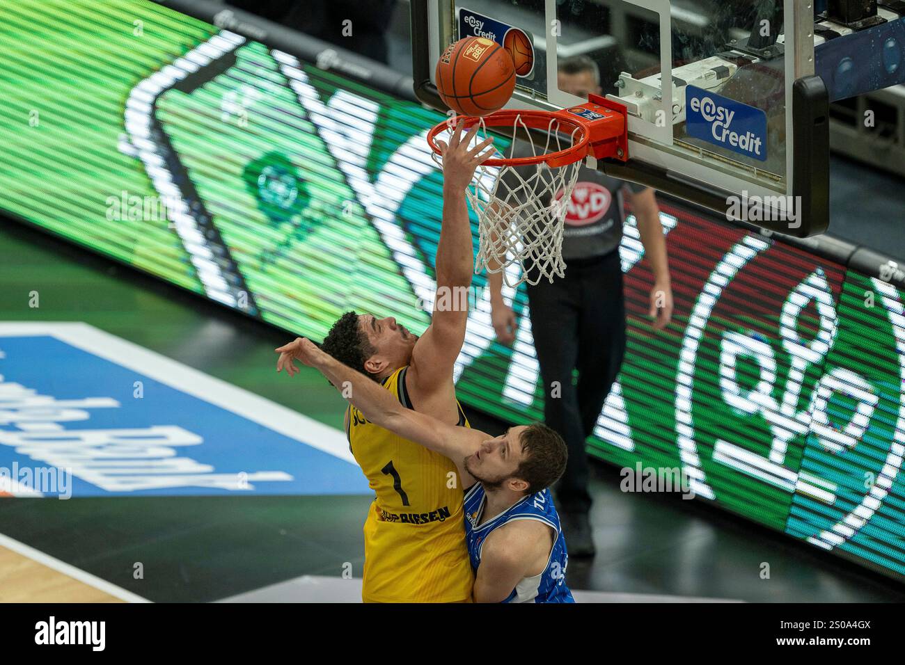 Ludwigsburg, Deutschland. 26th Dec, 2024. Joel Scott (MHP Riesen ...