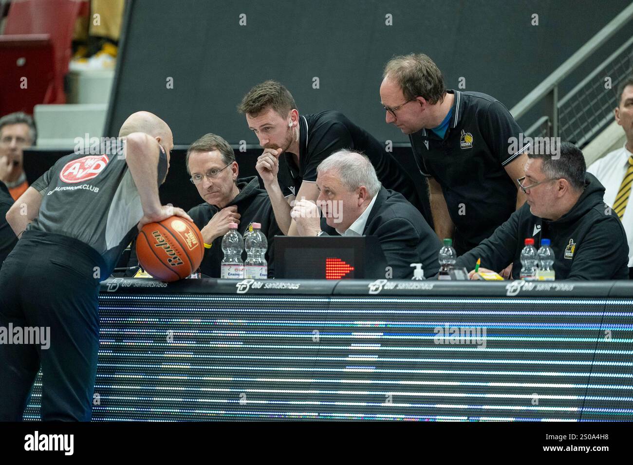 Ludwigsburg, Deutschland. 26th Dec, 2024. Benjamin Barth, Robin Wolf ...