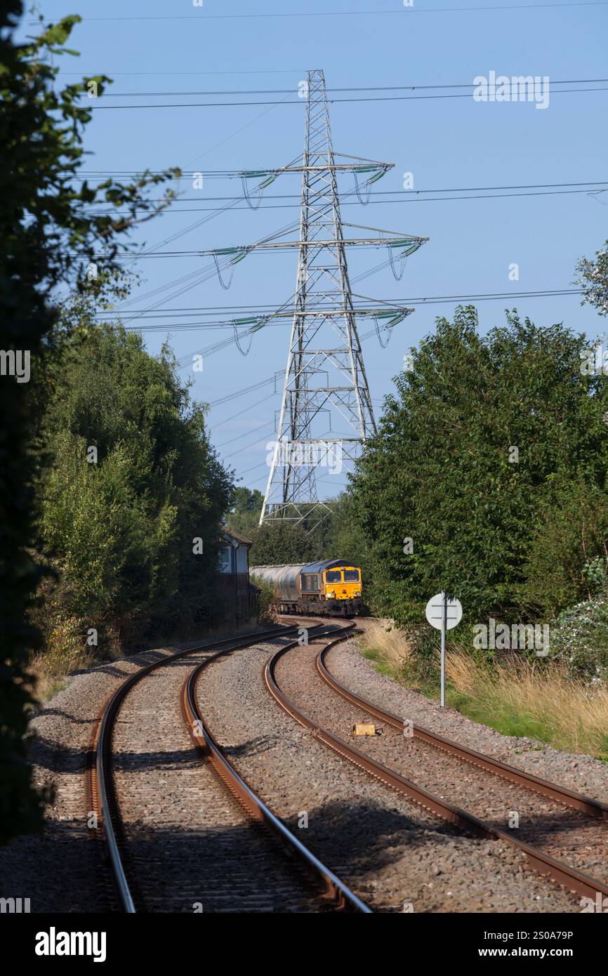 GB Railfreight class 66 diesel locomotive 66722 hauling a freight train ...