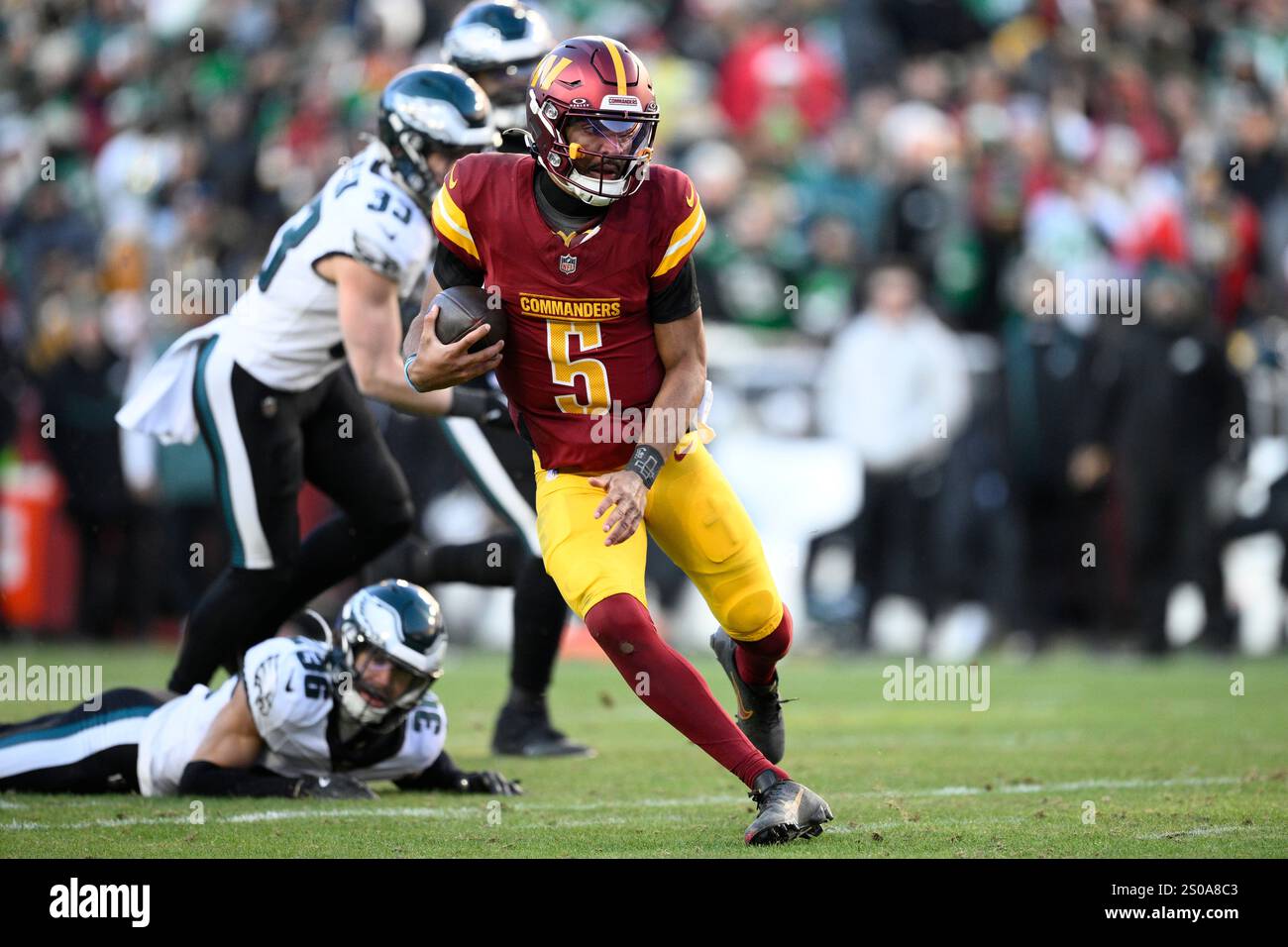 Washington Commanders quarterback Jayden Daniels (5) in action during ...