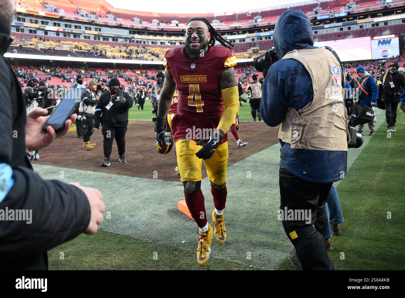 Washington Commanders linebacker Frankie Luvu (4) reacts after an NFL ...