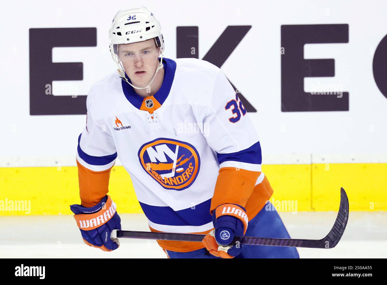 Profile photo on New York Islanders C Kyle MacLean during an NHL ...