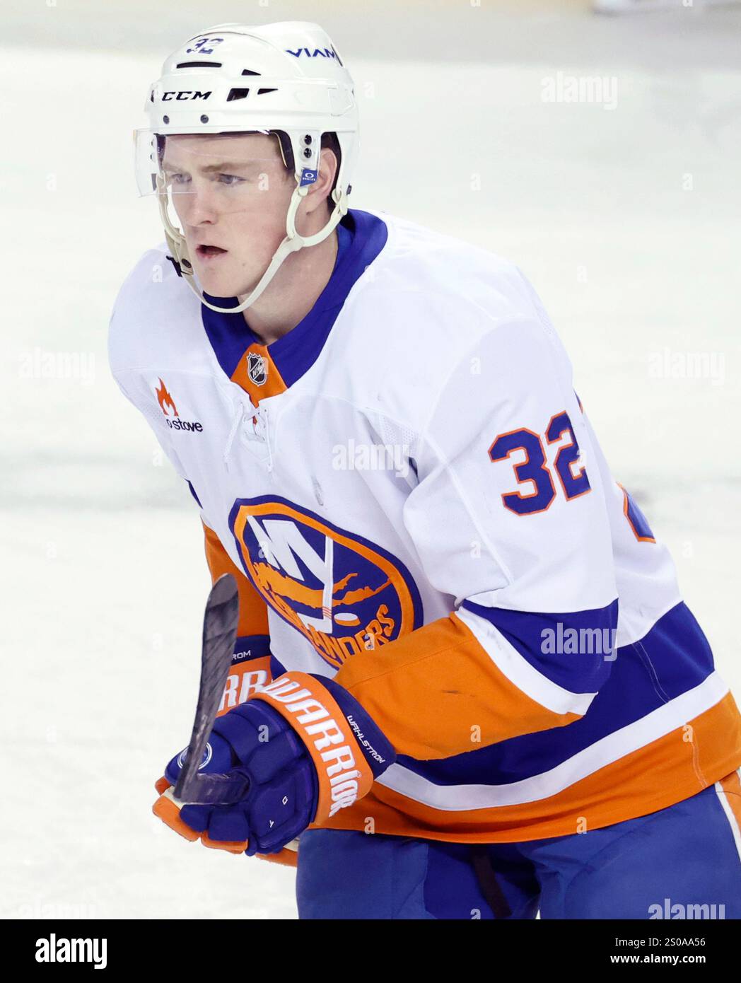 Profile photo on New York Islanders C Kyle MacLean during an NHL ...