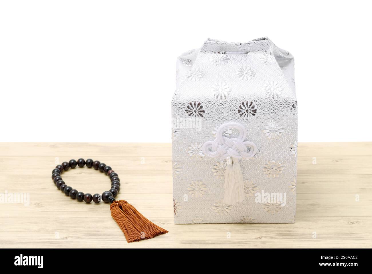 Simple funeral scene in an ordinary Japanese household Stock Photo - Alamy