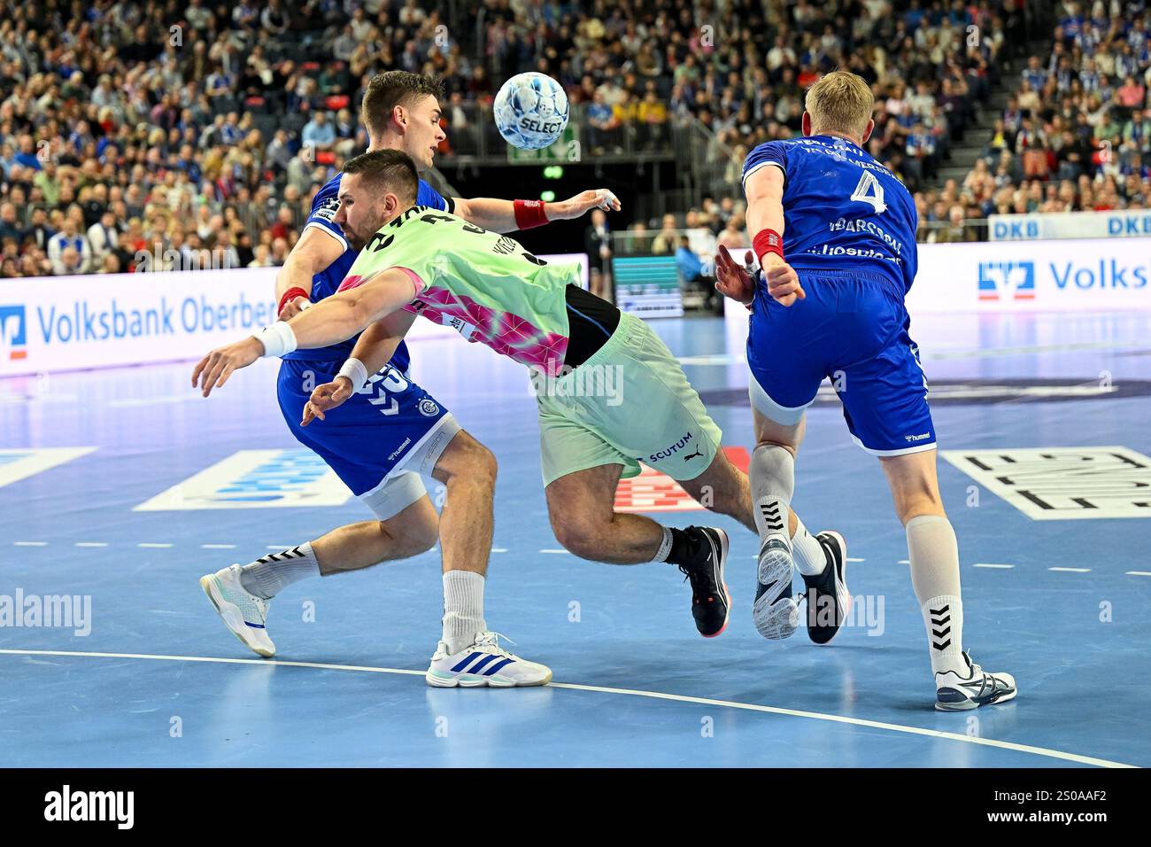DAIKIN HBL - 24/25 -17. Spieltag: VFL Gummersbach gegen Füchse Berlin am 26.12.2024 in der ...