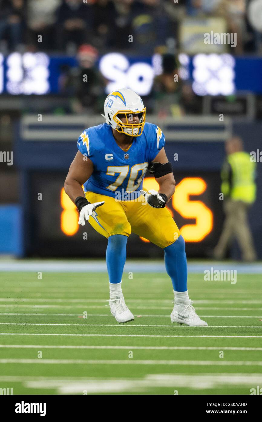Los Angeles Chargers offensive tackle Rashawn Slater (70) takes his ...
