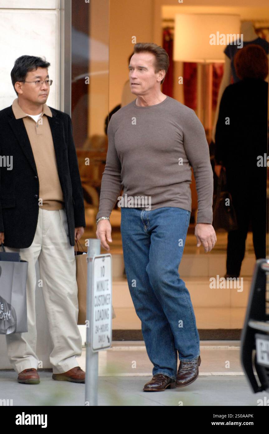 Arnold Schwarzenegger spotted in a casual outfit, stepping out in jeans ...