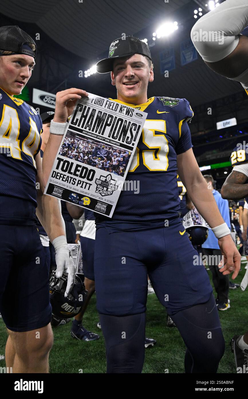 DETROIT, MI - DECEMBER 26: Toledo Rockets PK Spencer Conrad (35) holds ...