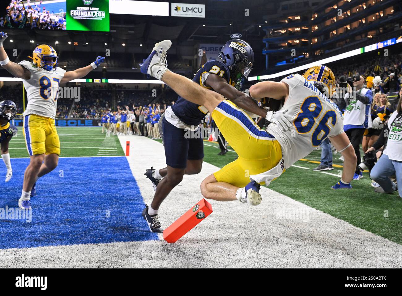 DETROIT, MI - DECEMBER 26: Pittsburgh Panthers TE Gavin Bartholomew (86 ...