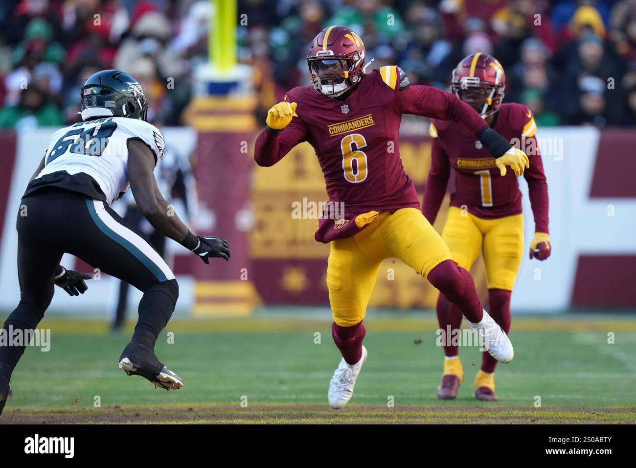 Washington Commanders linebacker Dante Fowler Jr. (6) rushers the ...