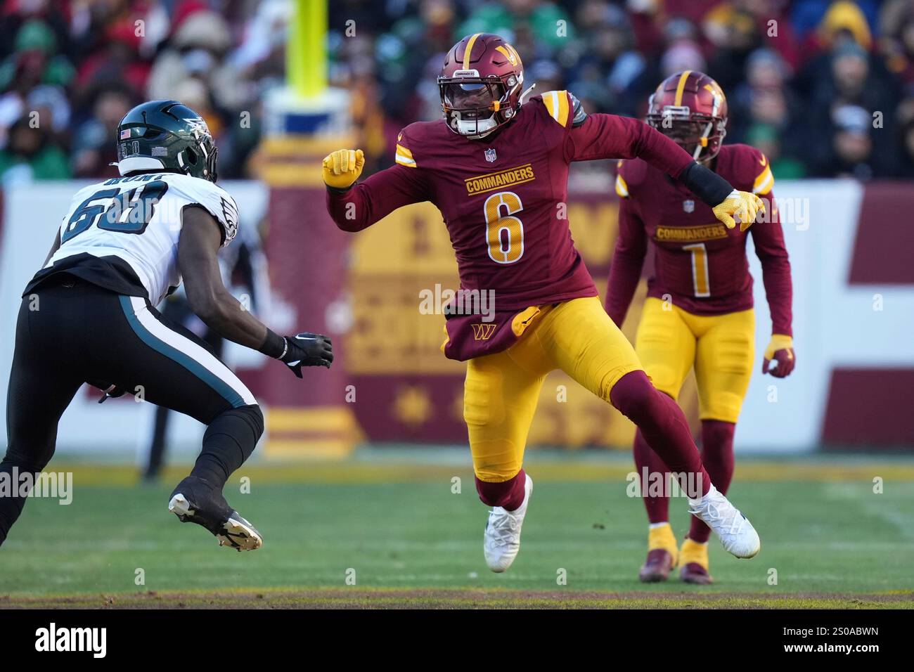 Washington Commanders linebacker Dante Fowler Jr. (6) rushers the ...