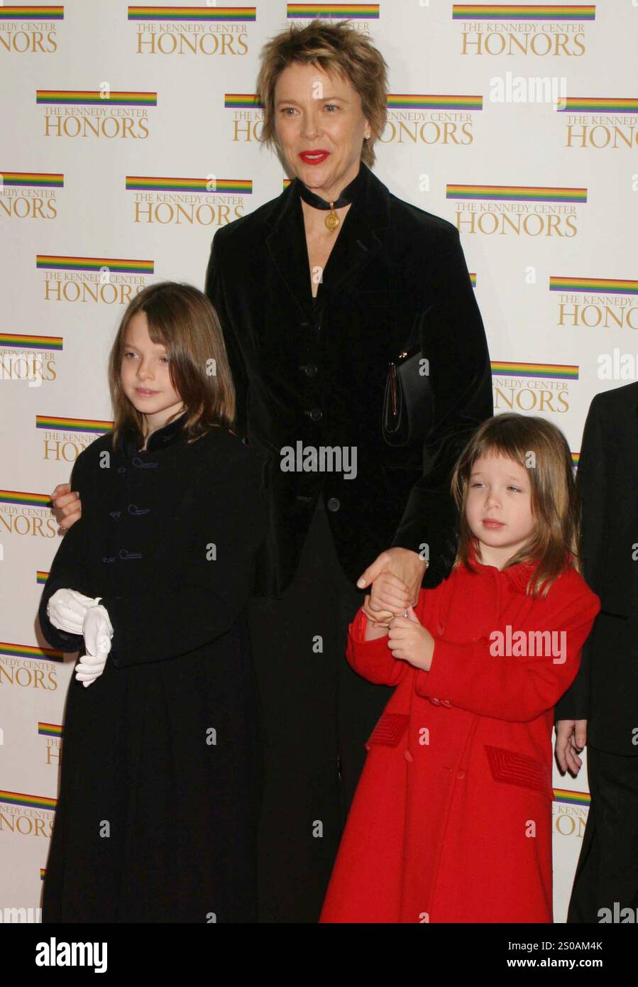 Annette bening and children hi-res stock photography and images - Alamy