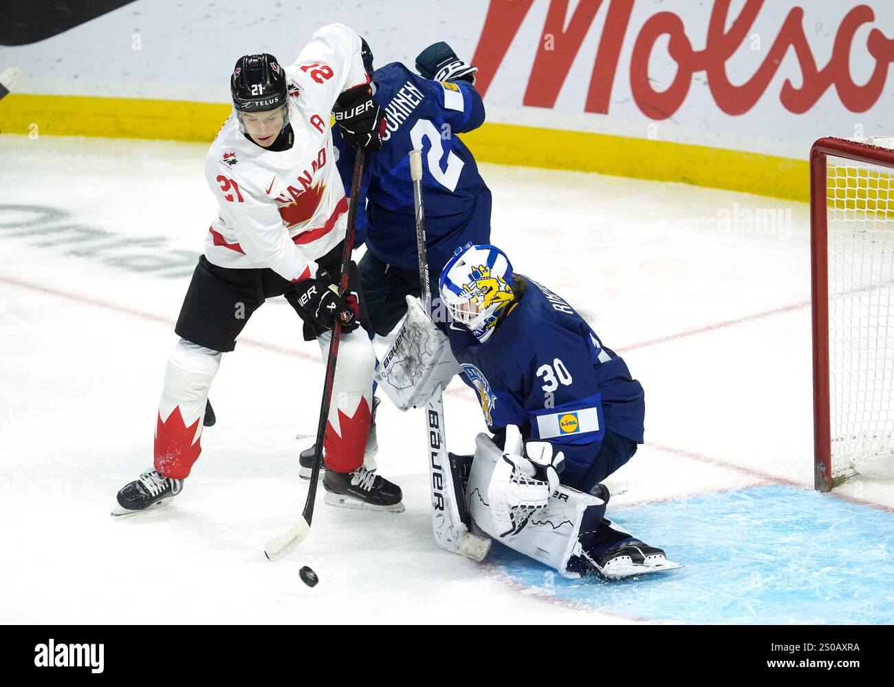 Canada forward Calum Ritchie (21) tries to deflect the puck past ...