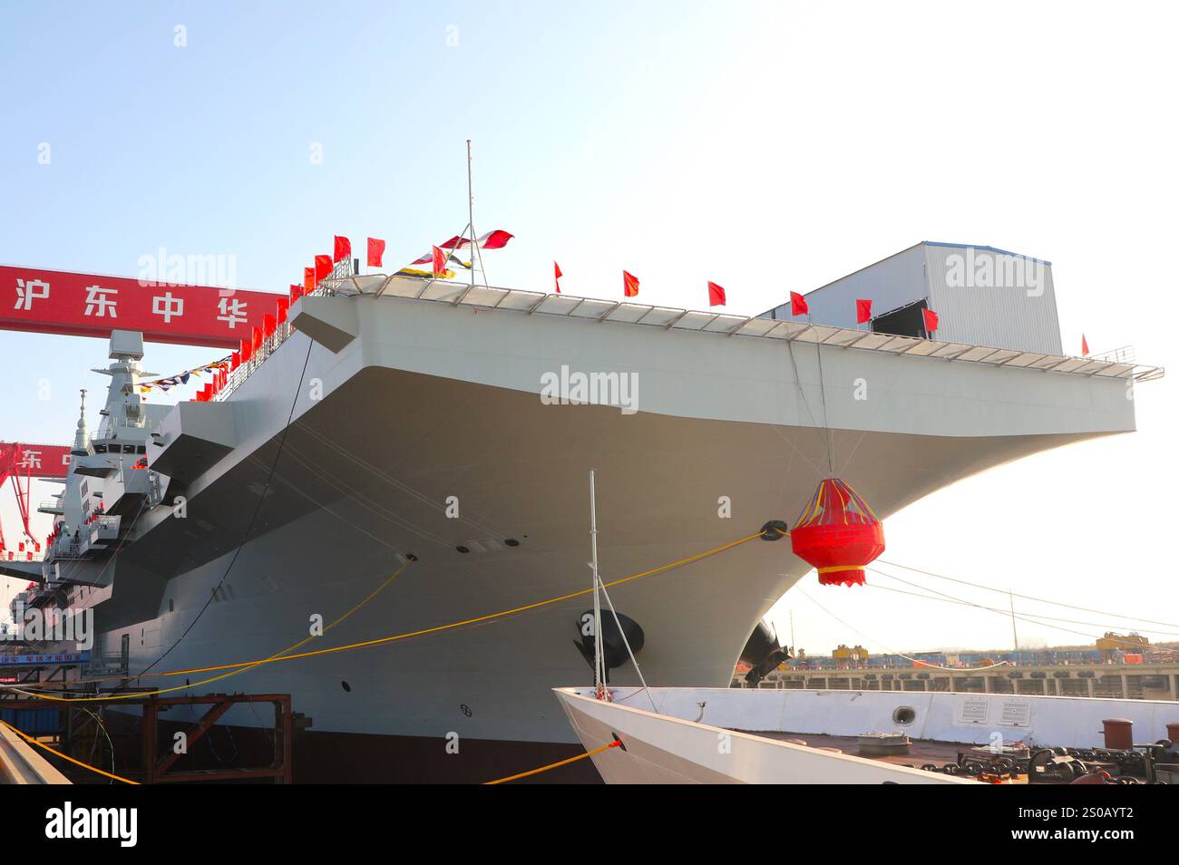 Type 076 ship china hi-res stock photography and images - Alamy