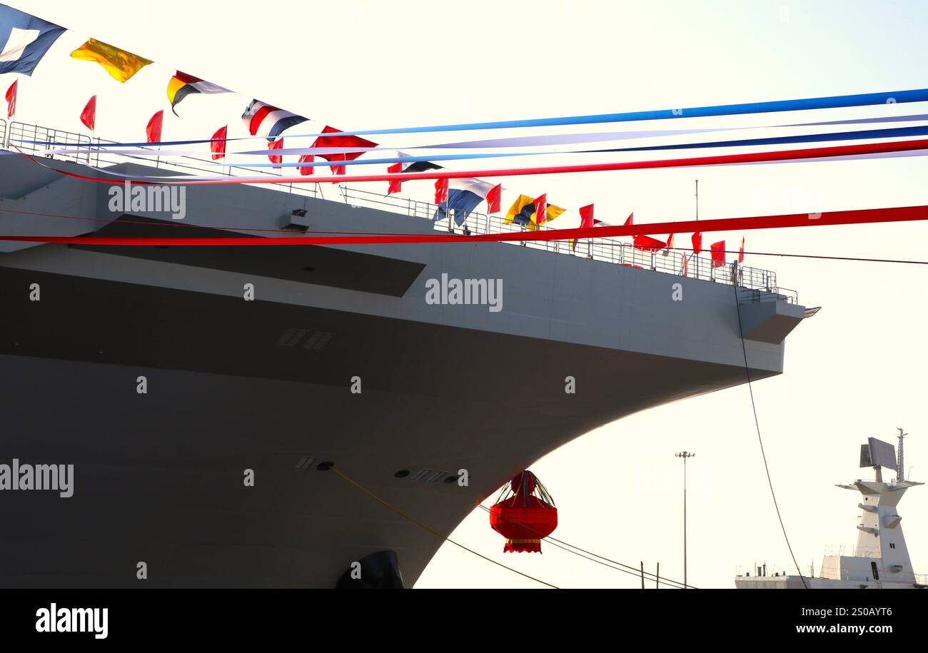 Type 076 ship china hi-res stock photography and images - Alamy