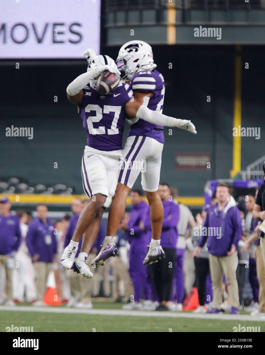 Phoenix, Arizona, USA. 26th Dec, 2024. Kansas State Wildcats safety ...