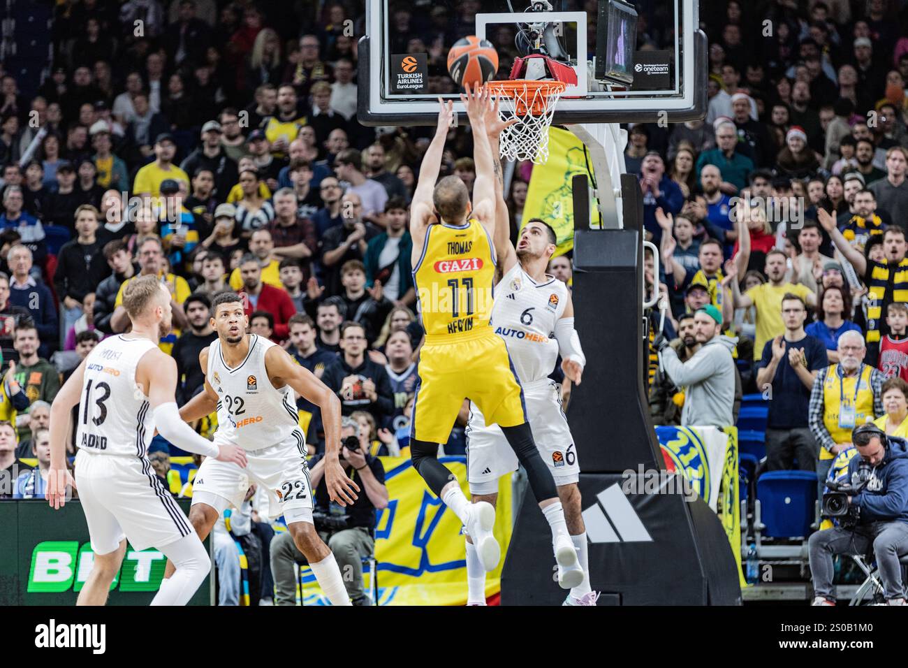 Berlin, Germany. 26th Dec, 2024. Matt Thomas (L) of Alba Berlin and ...