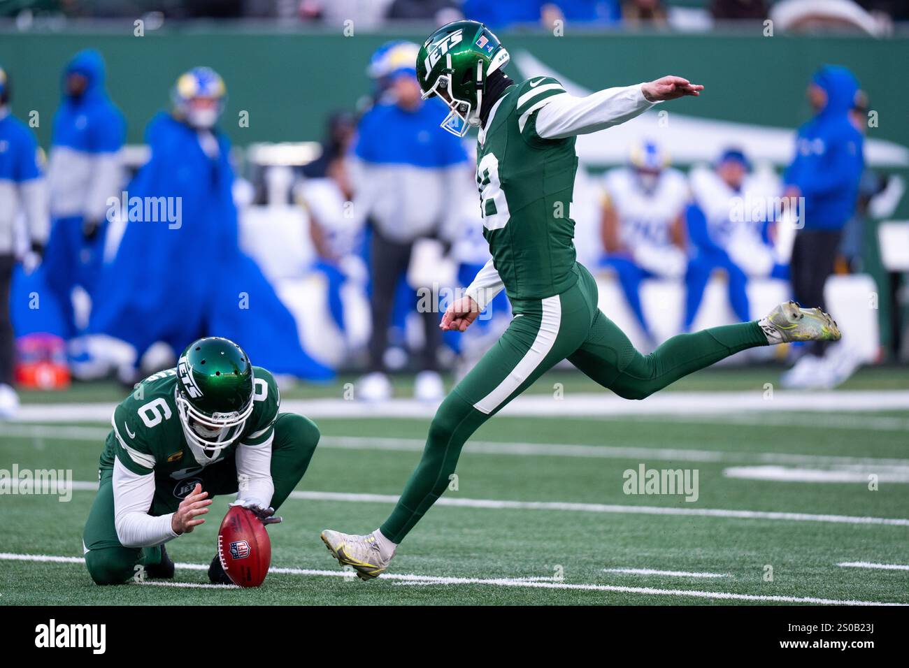 New York Jets kicker Anders Carlson (18) with the field goal attempt as ...