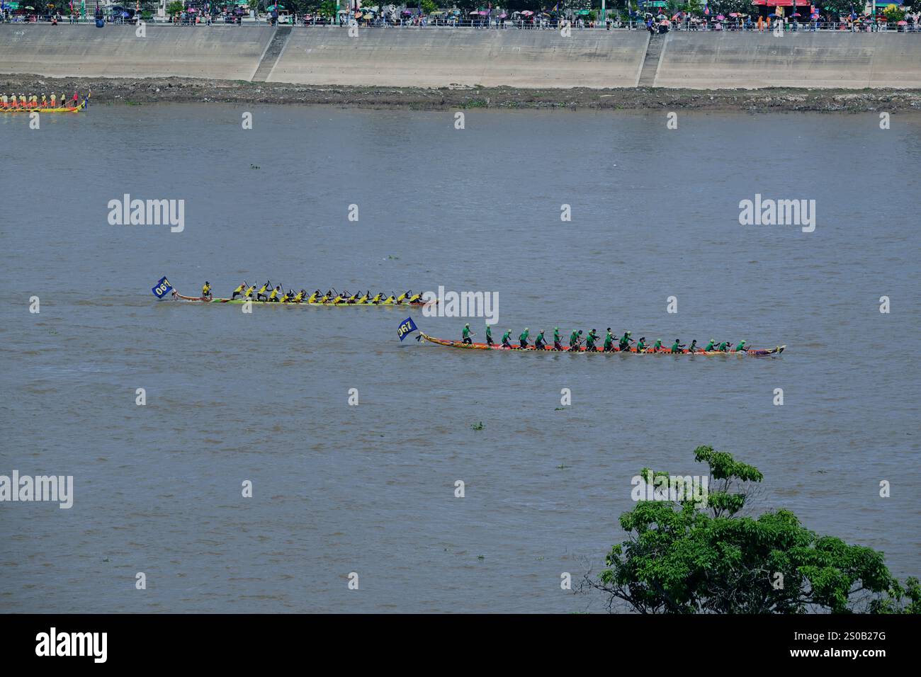 Traditional Khmer boat racing takes place during the Bon Om Touk annual ...