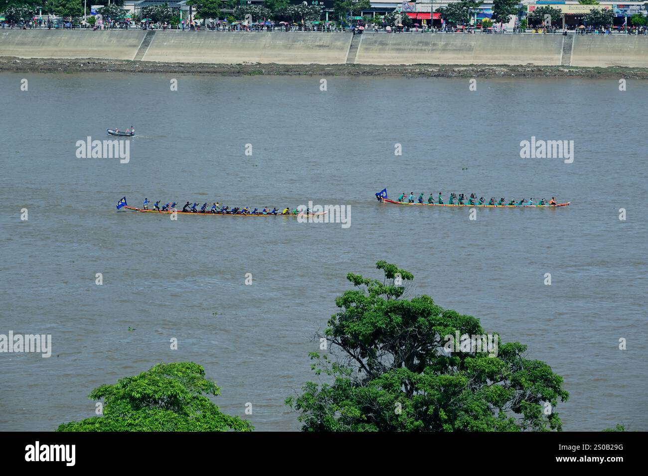 Traditional Khmer boat racing takes place during the Bon Om Touk annual ...