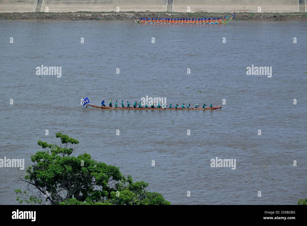 Traditional Khmer boat racing takes place during the Bon Om Touk annual ...
