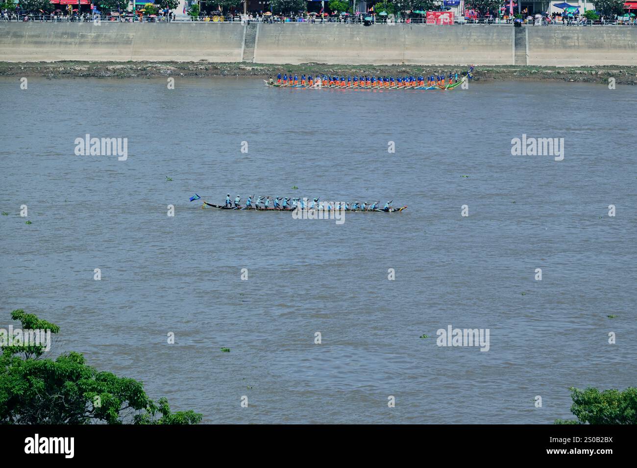 Traditional Khmer boat racing takes place during the Bon Om Touk annual ...