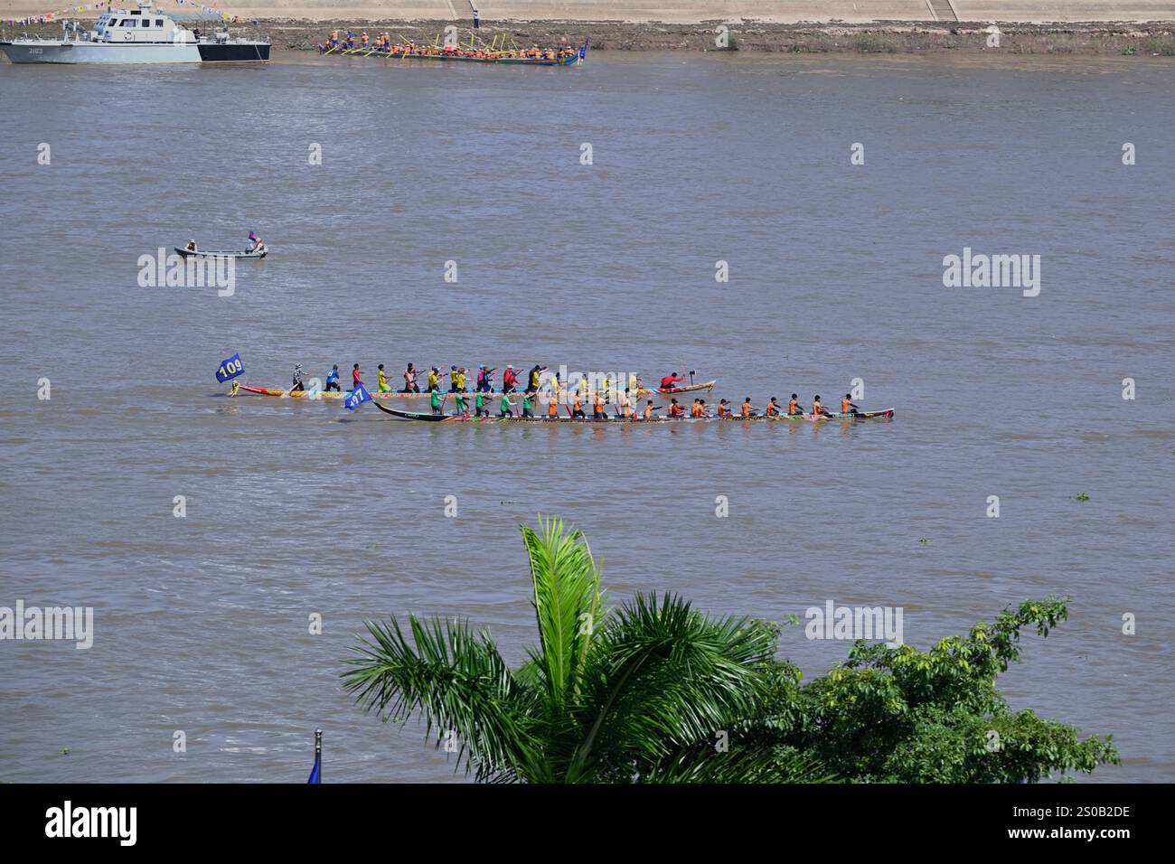Traditional Khmer boat racing takes place during the Bon Om Touk annual ...