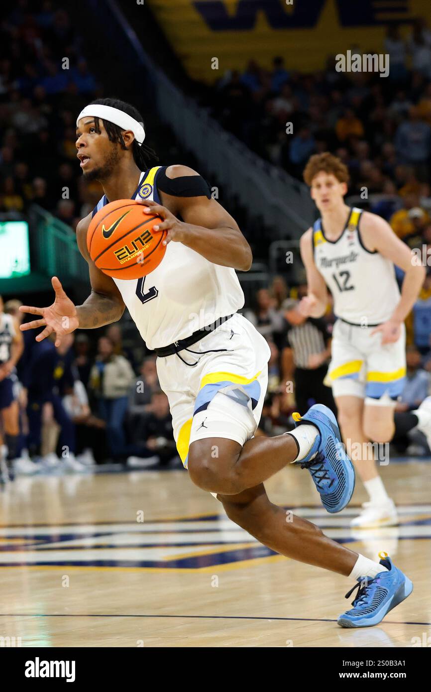 MILWAUKEE, WI - DECEMBER 18: Marquette Golden Eagles guard Chase Ross ...